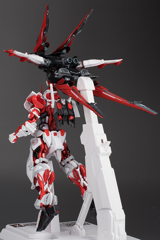 Gundam Family: METAL BUILD Gundam Astray Red Frame + Flight Unit Option ...