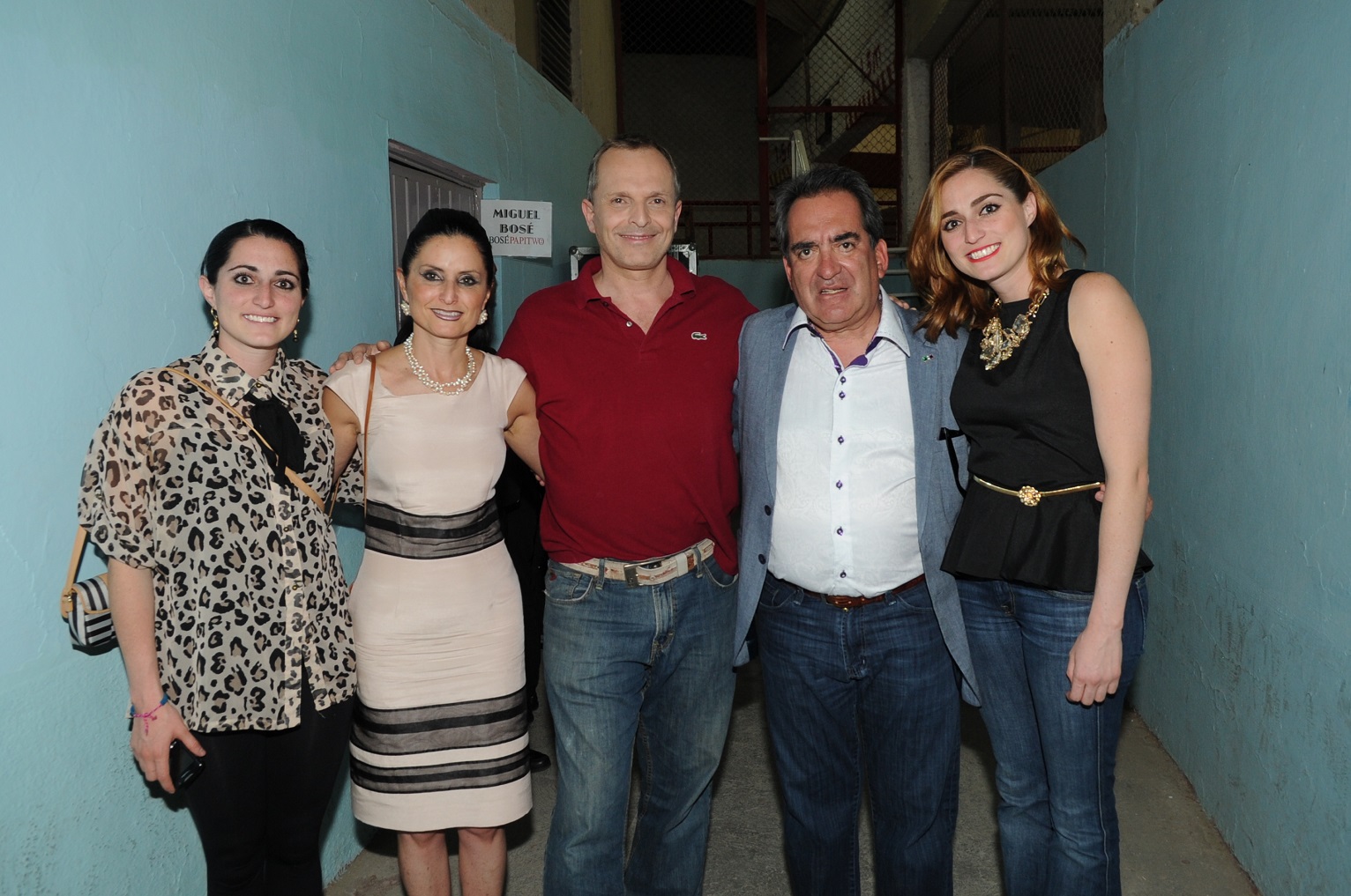 Asiste la Familia Lozano al concierto de Miguel Bosé.