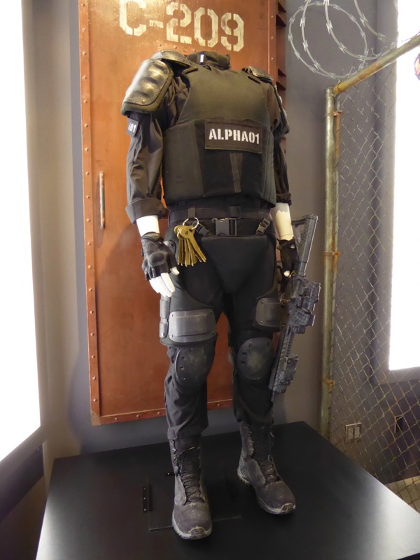 Hollywood Movie Costumes and Props: Suicide Squad film costumes and ...