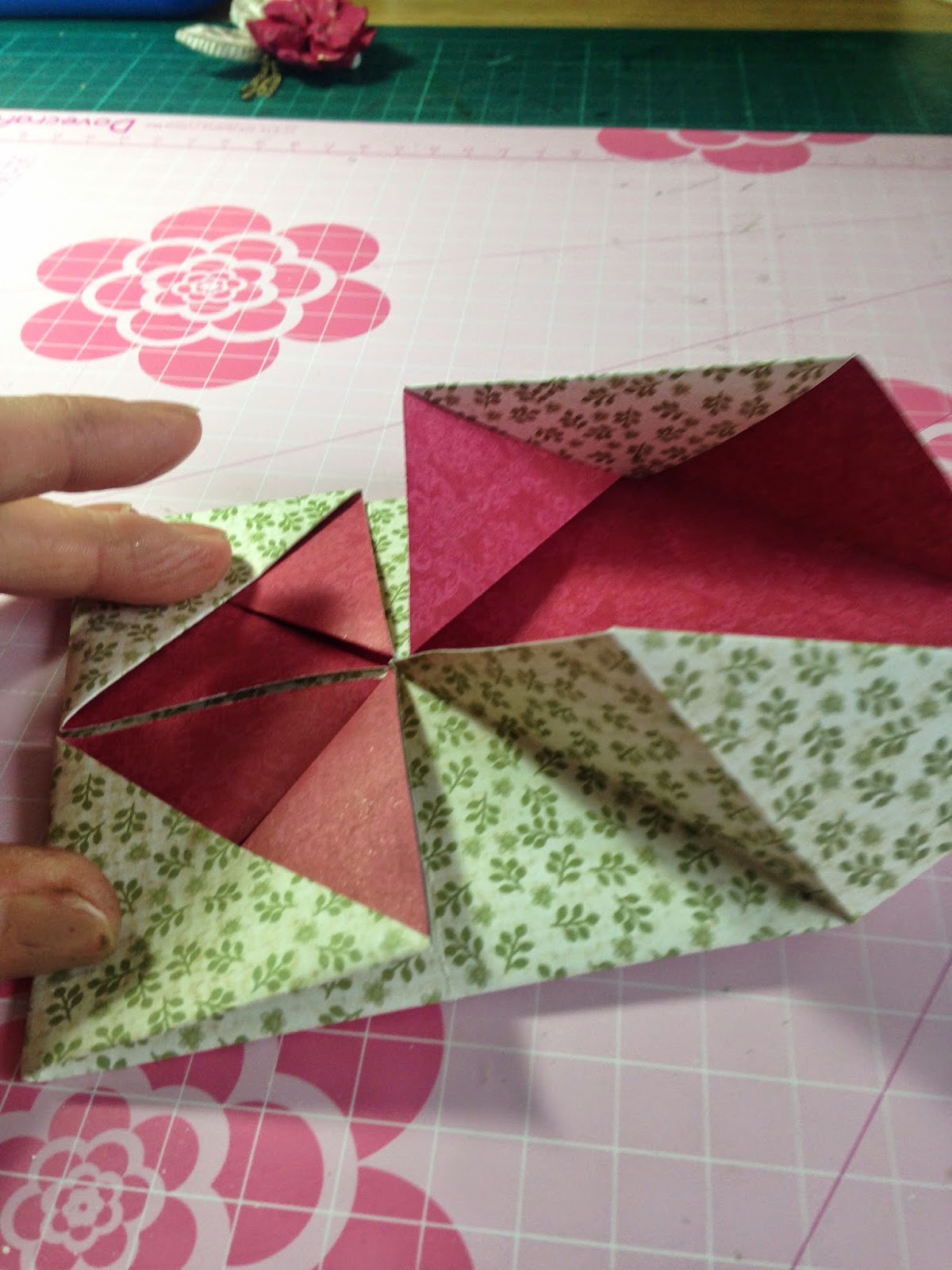 Pauline's Creative Journey: Folded Frame Tutorial.....