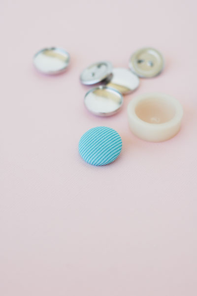 all things simple: fabric-covered buttons tutorial