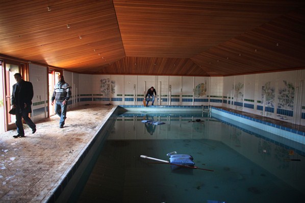 welcome to pknlr blog: Inside Gaddafi's secret luxury palaces pics