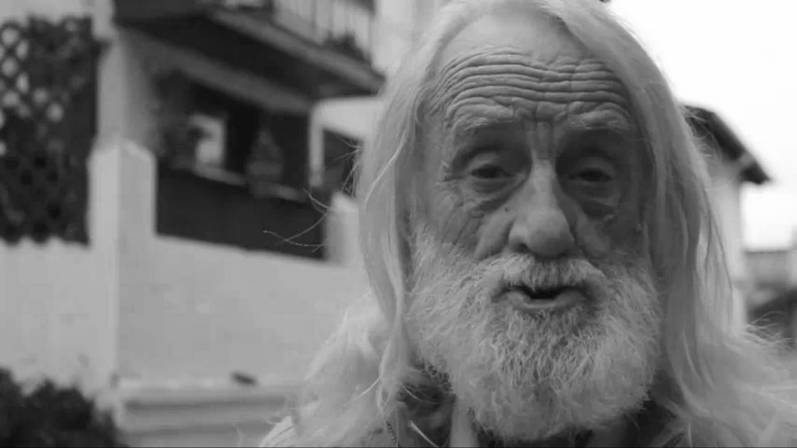MEMORIAS DE GETXO: KAROLO, UN BOHEMIO DEL PUERTO VIEJO
