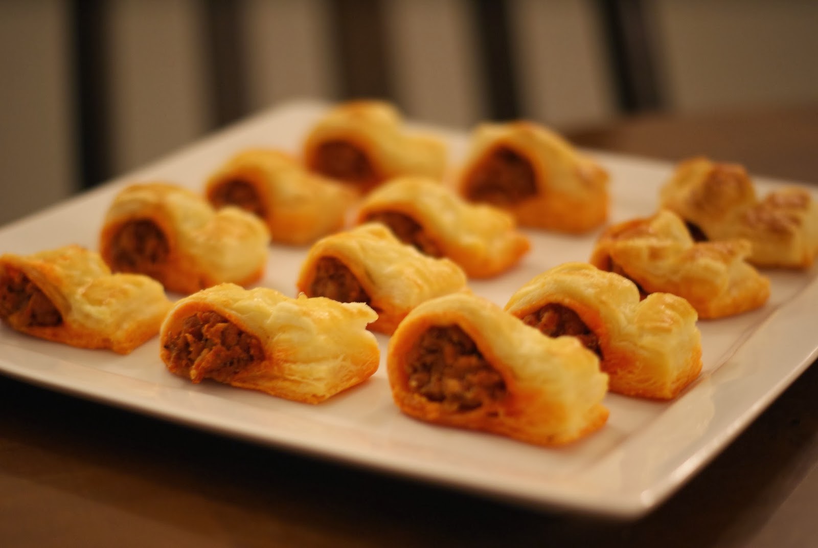 kiwiheartsbaking: Canapes: Chorizo sausage rolls