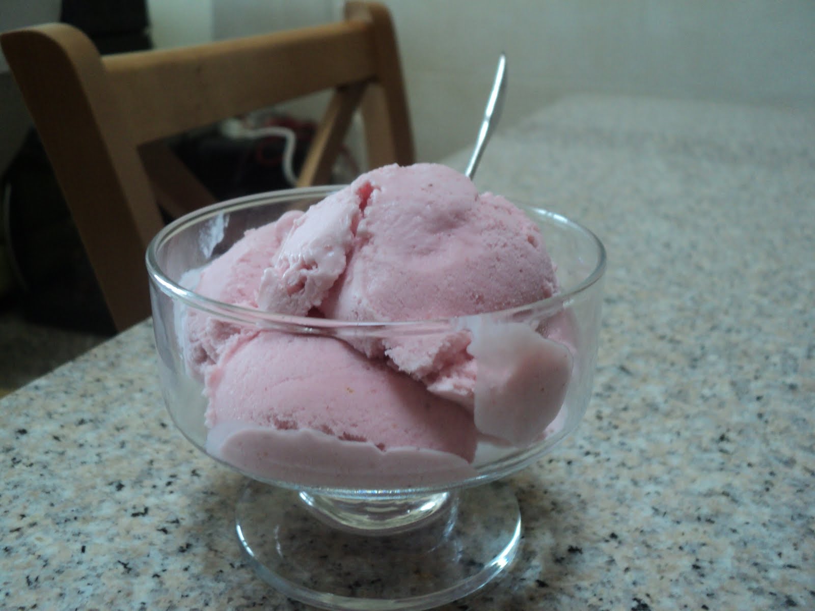 COCINAR PARA LOS MIOS: HELADO DE FRESA CON AZÚCAR INVERTIDO.