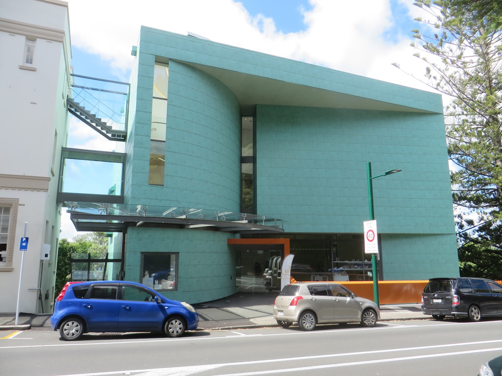 EntreVoir: Te Uru Waitakere Contemporary Gallery.