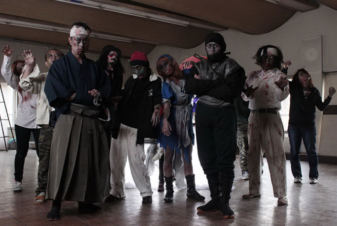 Recensione Big Tits Zombie Zombie Knowledge Base Gli Zombie Non Uccidono Reclutano