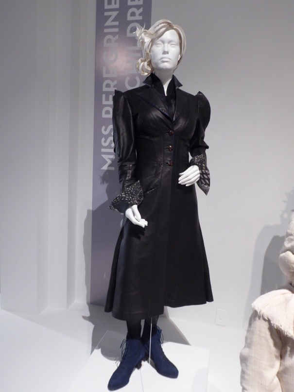 Hollywood Movie Costumes and Props: Miss Peregrine's Home for Peculiar ...