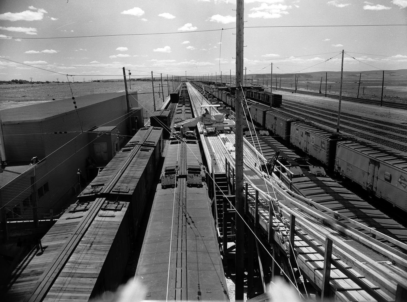 Big Bend Railroad History: Othello Icing Platforms-1