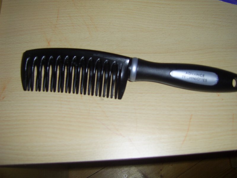 Lockenzöpfchen: Verschiedene Bürsten- und Kamm-Modelle