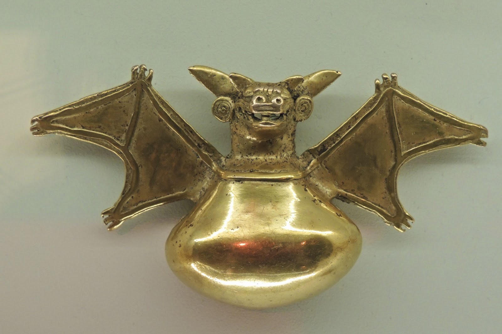 Tamarindo, Costa Rica Daily Photo: Gold Bat