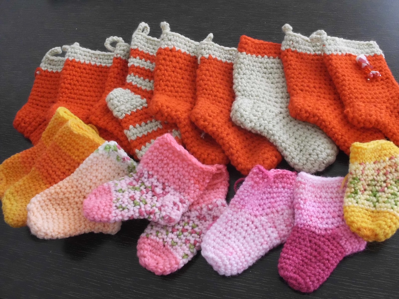 Turkfrun virkar: Små små sockar!