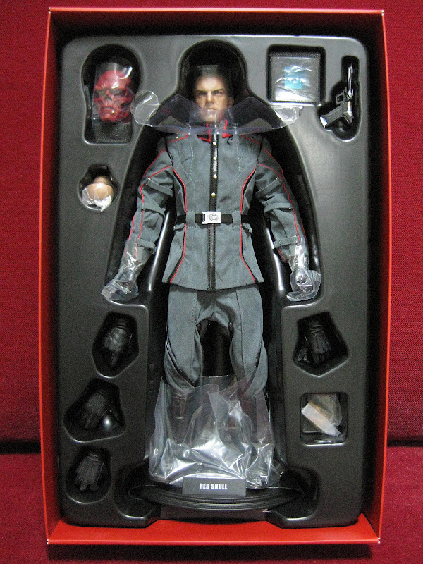 deSMOnd Collection: Hot Toys "Red Skull" in Captain America