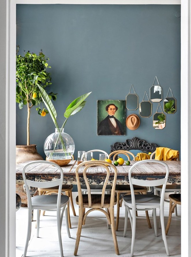 Scandinavian rustic-chic in blue tones