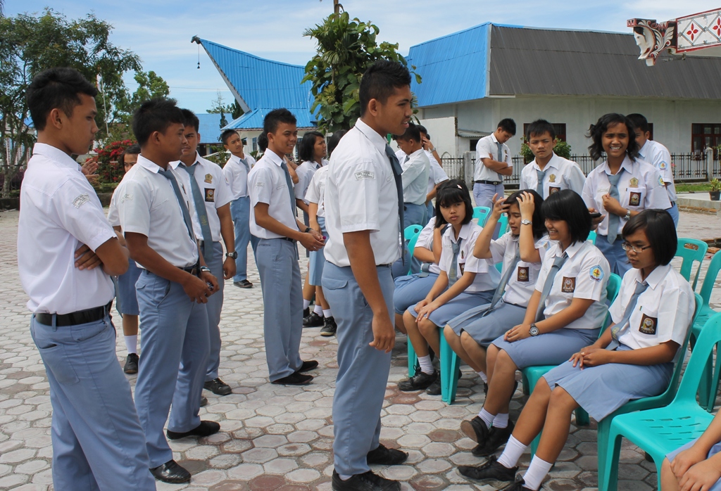 SESI FOTO BERSAMA SETELAH PULANG UN 2013 ~ SMA PLUS PMS RAYA