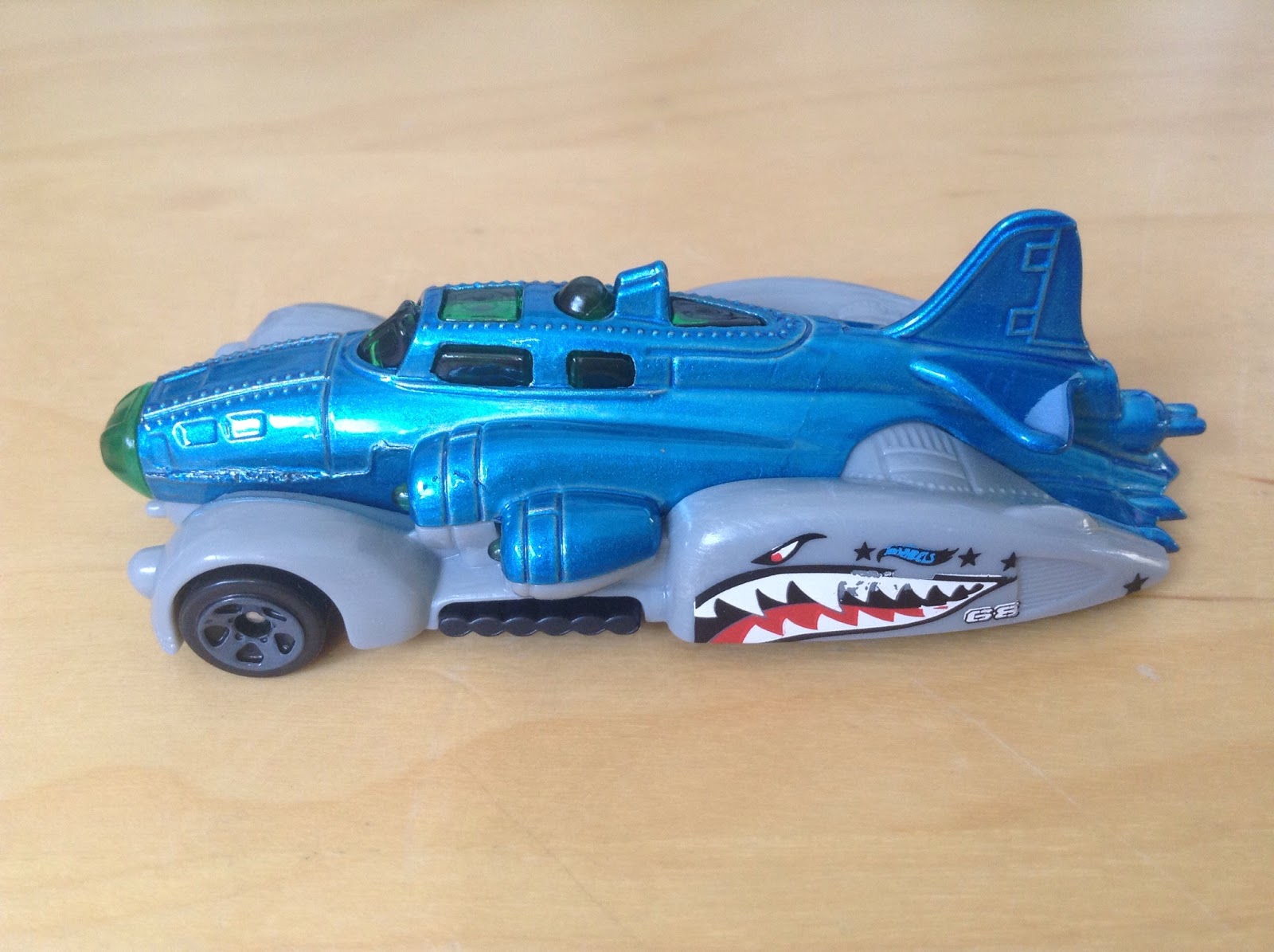JULIAN'S HOT WHEELS BLOG: Fast Fortress (2015 Sky Show)