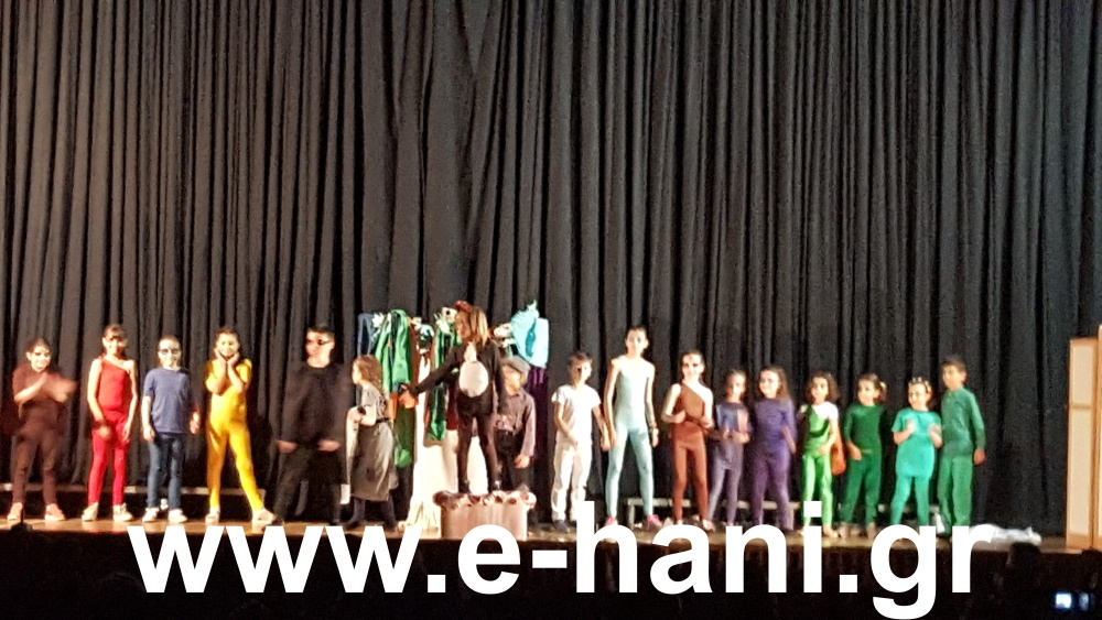 e-hani: Καθήλωσε μικρούς και μεγάλους το ΜΑΓΙΚΟ ΔΕΝΔΡΟ στα ΑΣΠΡΑ ΣΠΙΤΙΑ ...