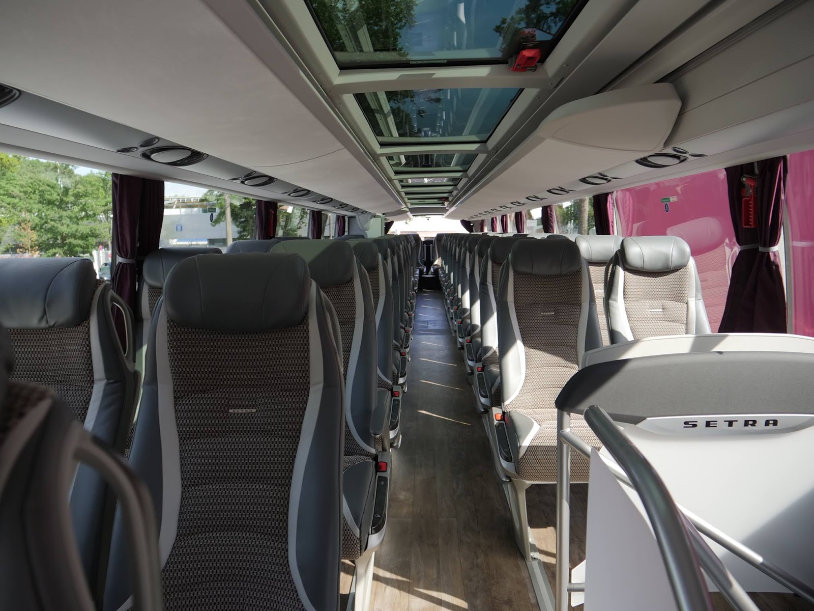 Wolrd premiere Setra presentó el nuevo S 531 DT