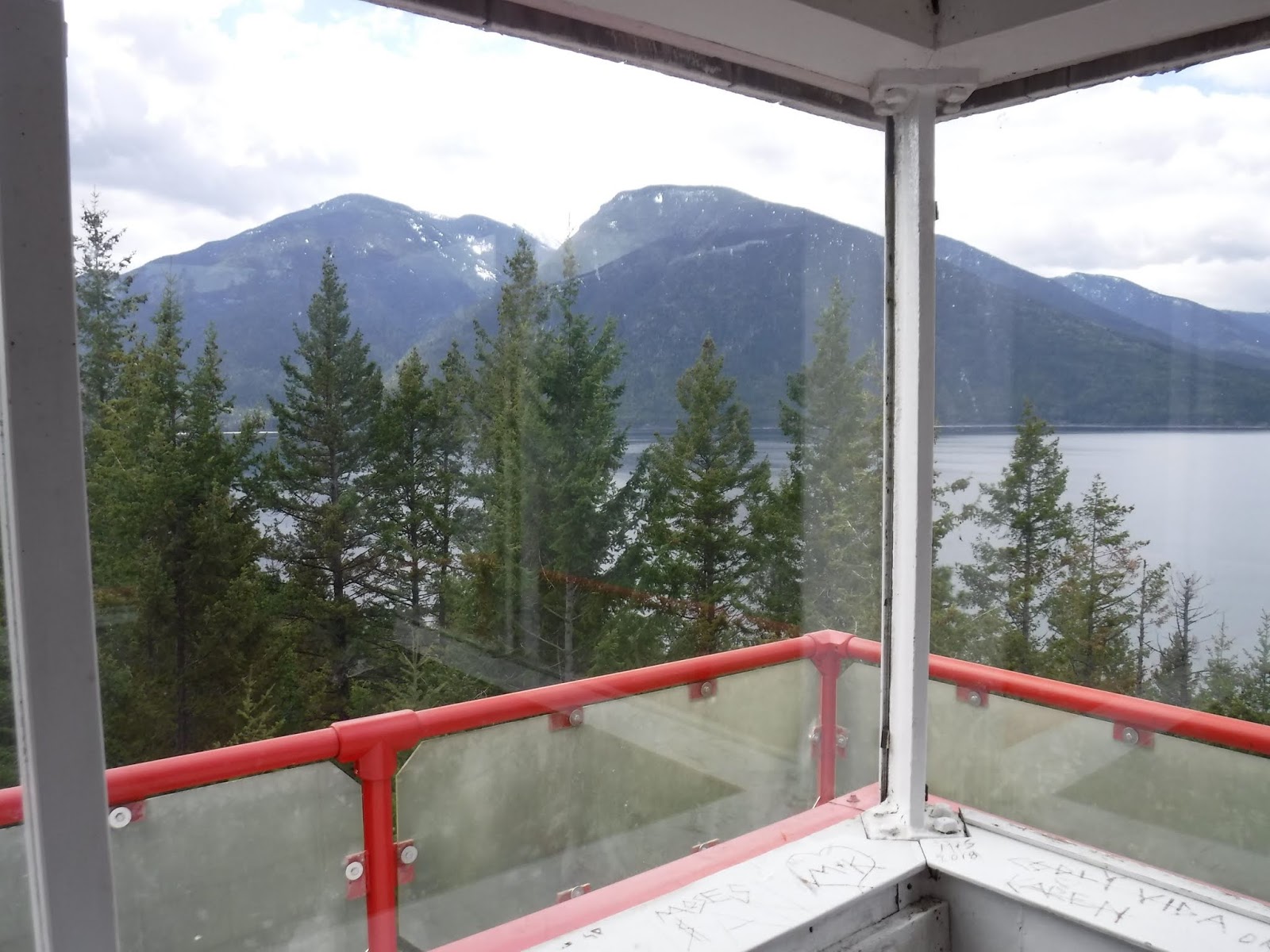 Dave'n'Kathy's Vagabond Blog: Hiking in Pilot Bay Provincial Park