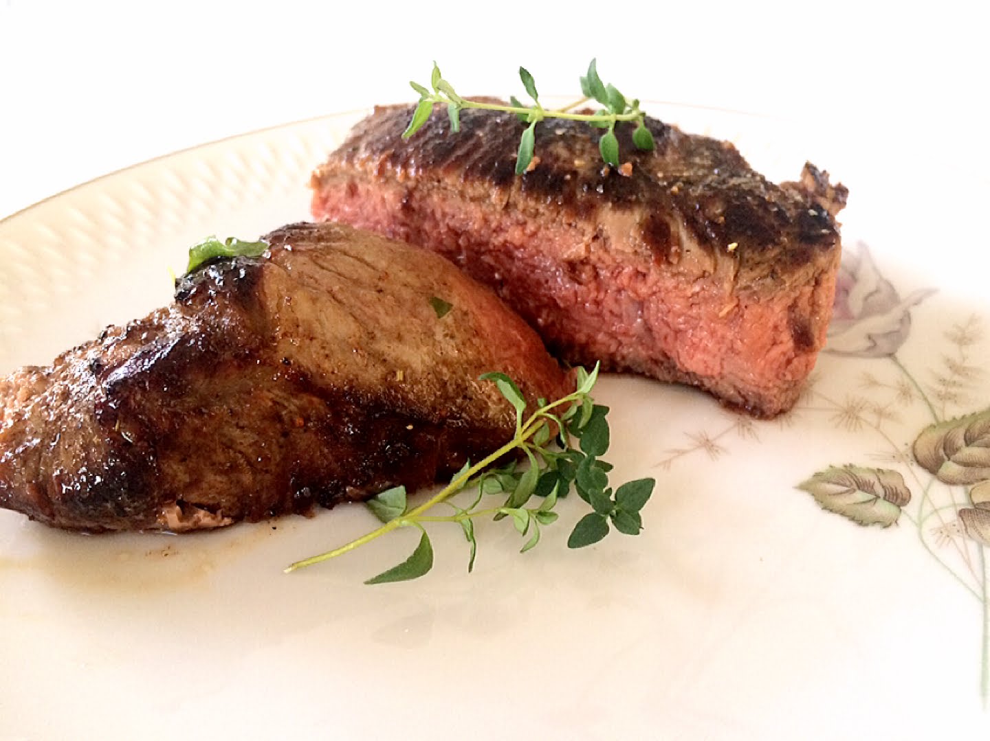 Hemslagen bearnaisesås med timjanstekt ryggbiff