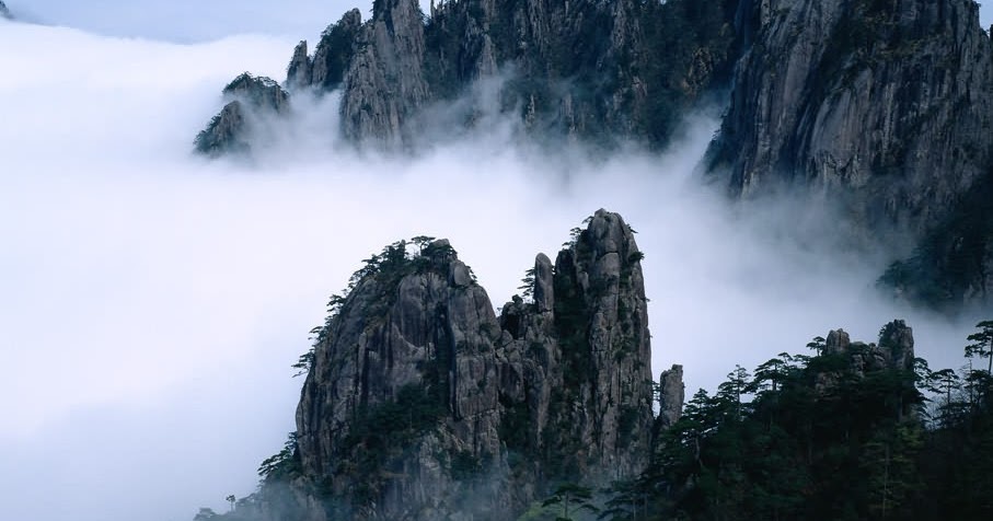 Si près de l'horizon: Les monts Huang