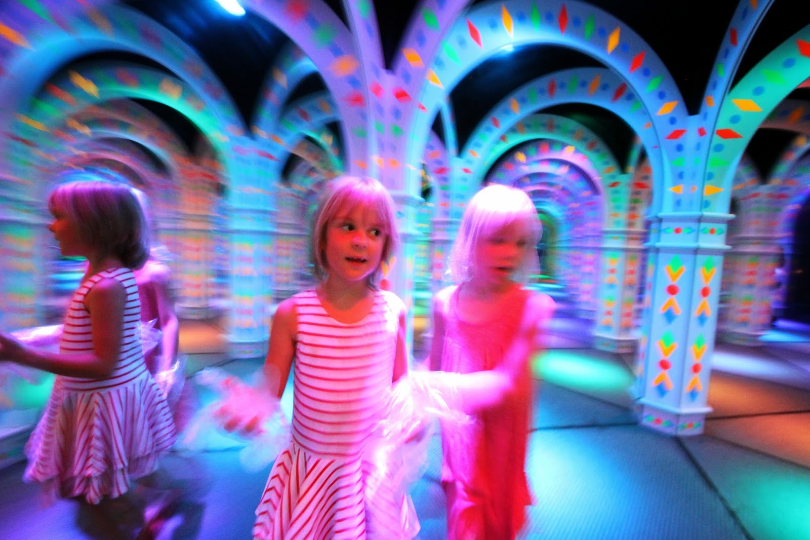 Sophia & Anna: room full of mirrors