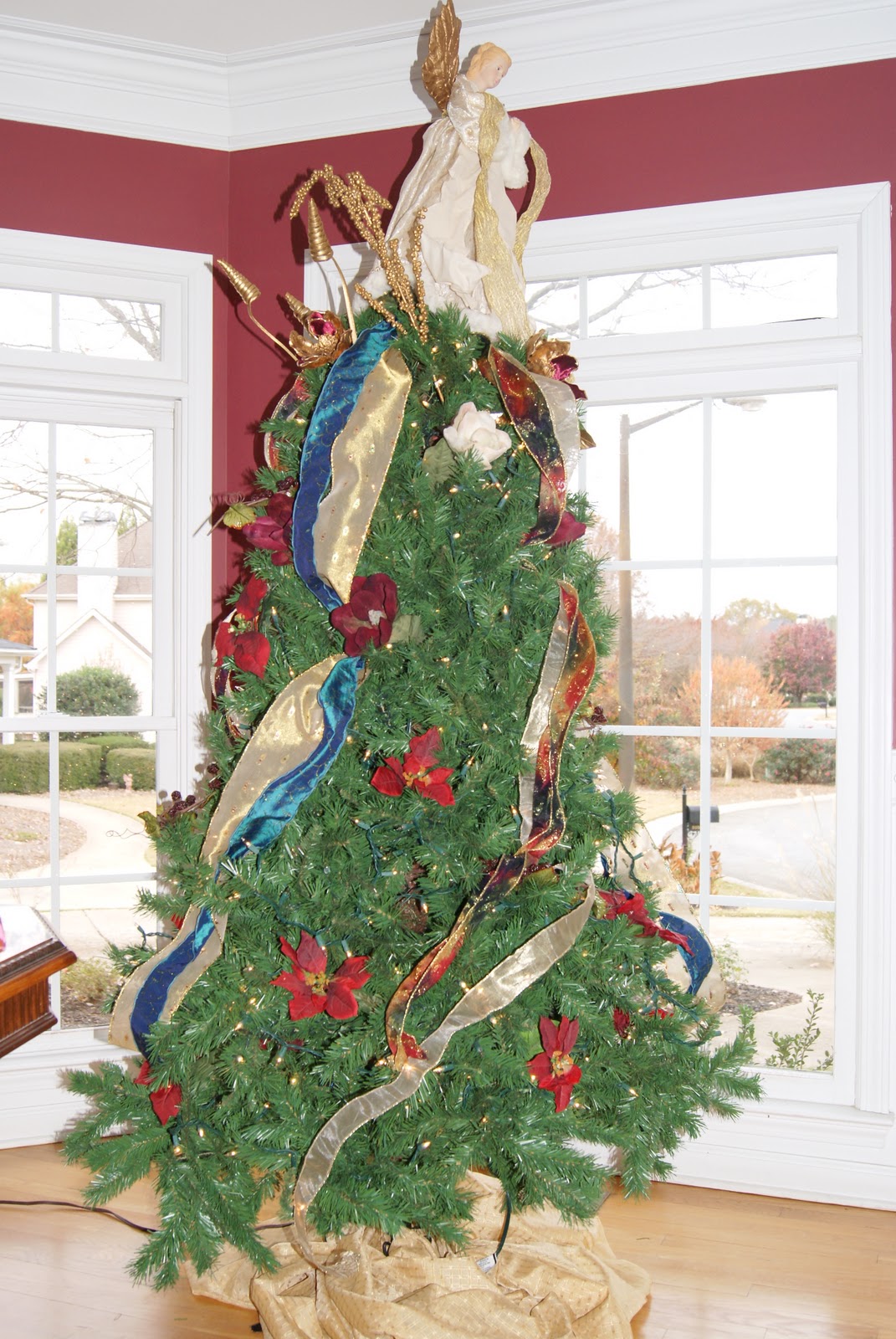 It's the Little Things: How to Layer a Christmas Tree