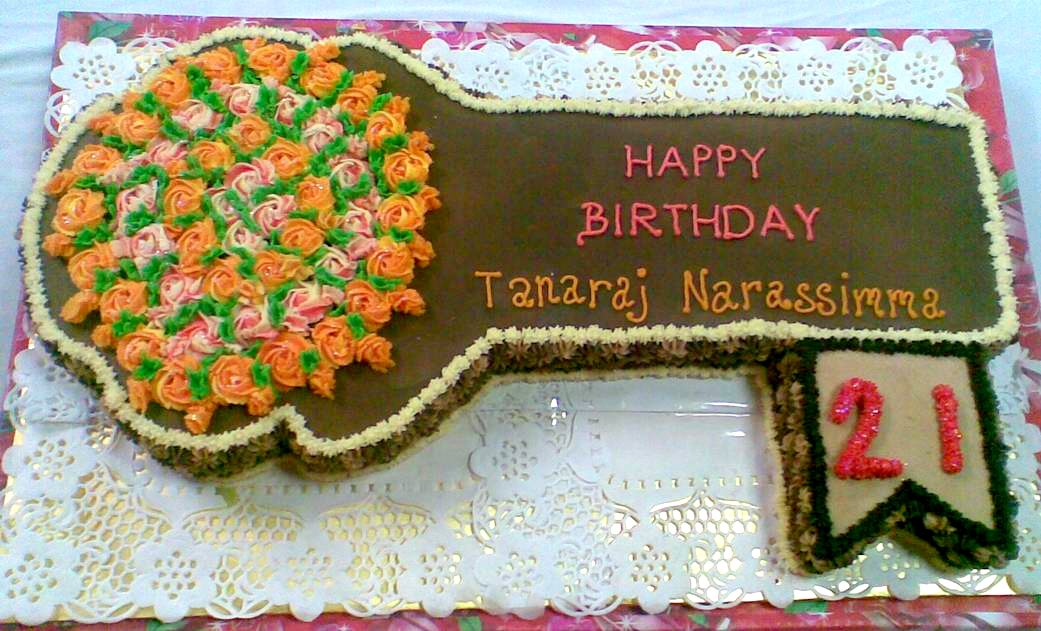 Top-Notch: Key Shaped Cake