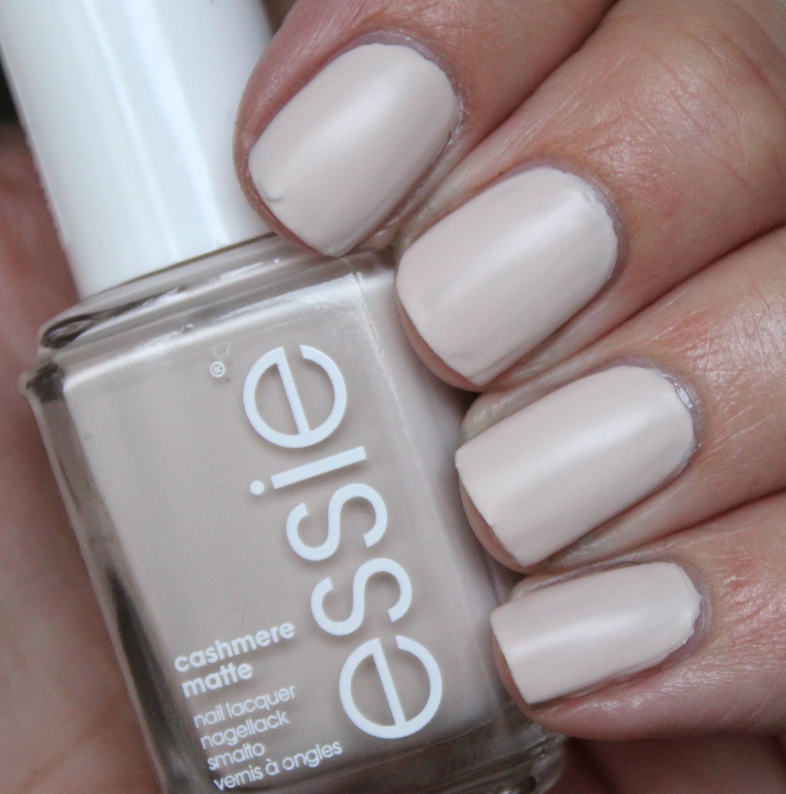 NAILTASTIC: Essie - Wrap Me Up