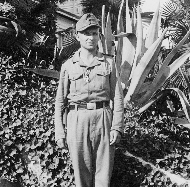 NAZI JERMAN: Foto Upacara dan Penyerahan Medali Polizei