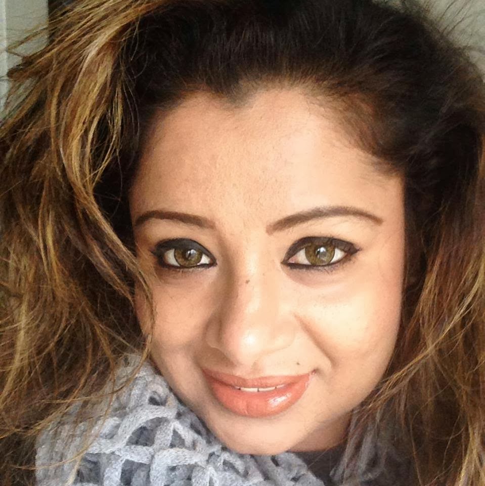 33000lk photo s: actress Dilani Abeywardana photo collection