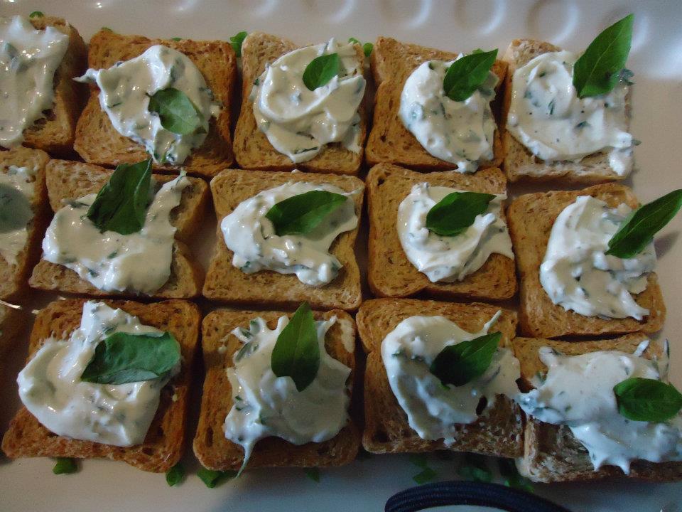 Delícias da Tia Néia: DUO DE PATÊS COM TORRADAS