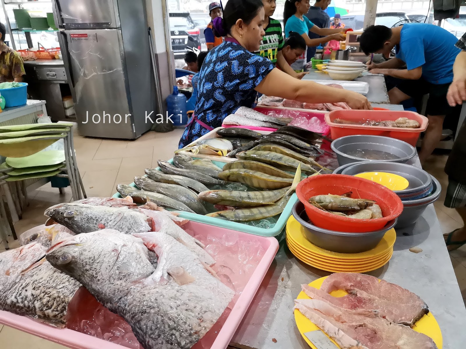 Lengkuas Fish Soup at Eatern Food Court in Batam Indonesia 平记鱼汤 |Tony ...