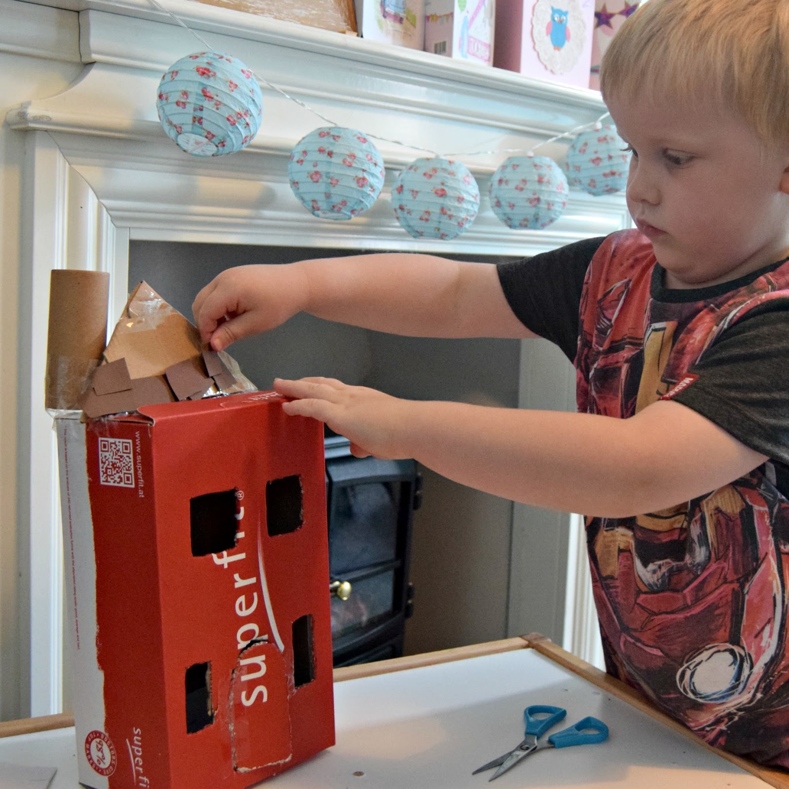 Wafflemama.: Kid Crafts >> Little Shoe Box Houses