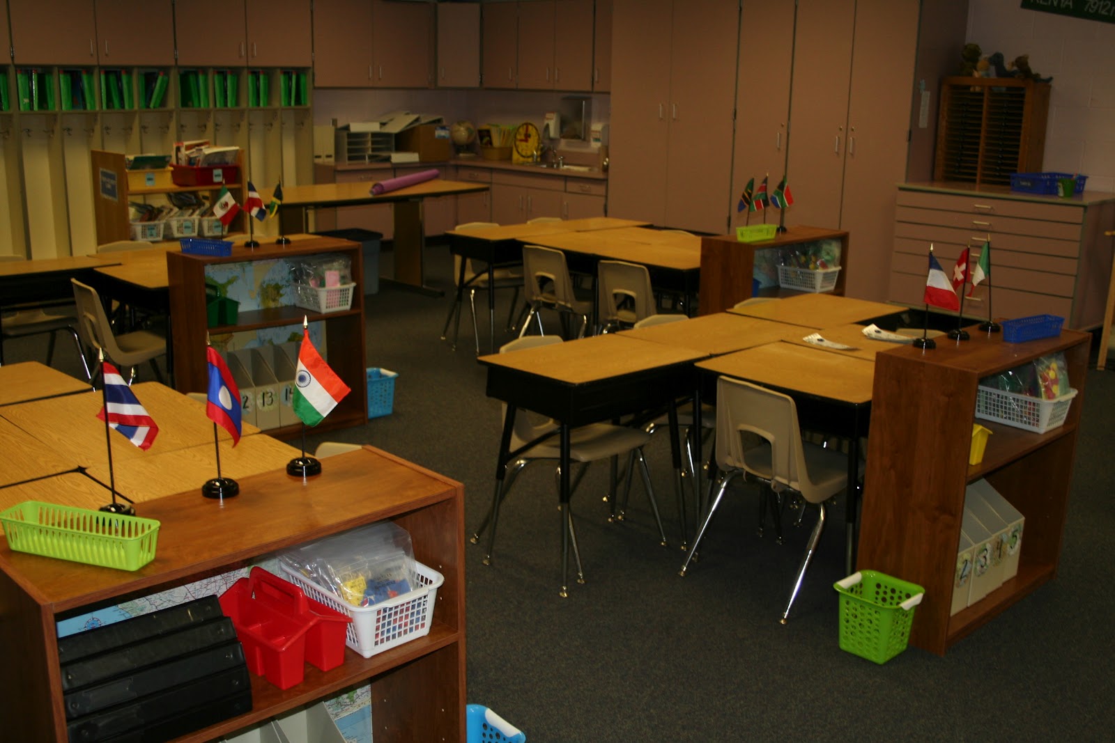 The PaperBag Teachers: Room Reveal-Traveling through Third Grade