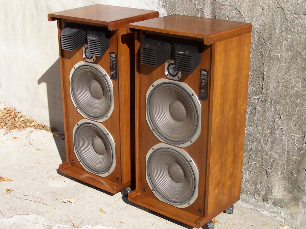 SEVENTIES STEREO: Sansui SP-L750s restored, regrilled, rephotograhed.