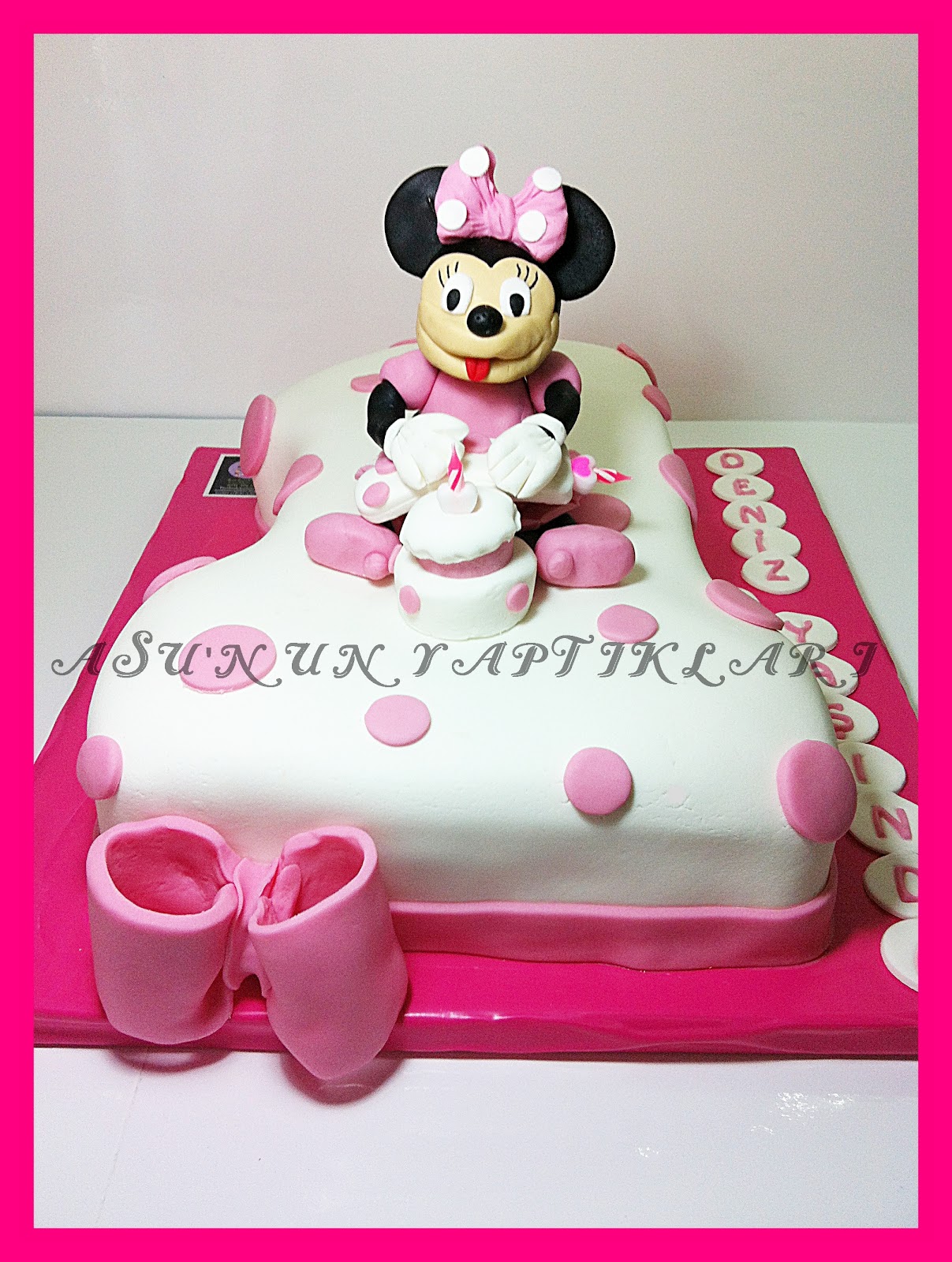 ASUMANIN YAPTIKLARI: 1 ŞEKLİNDE MİNNİE MOUSE PASTASI
