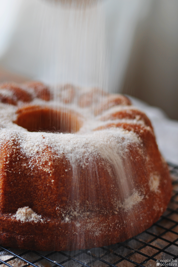 Bolo {Bundt} no estilo Donut com Geléia de Morango