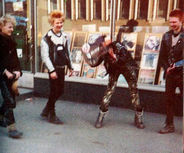 40 Amazing Candid Photographs That Capture Finnish Punk Scenes From the ...