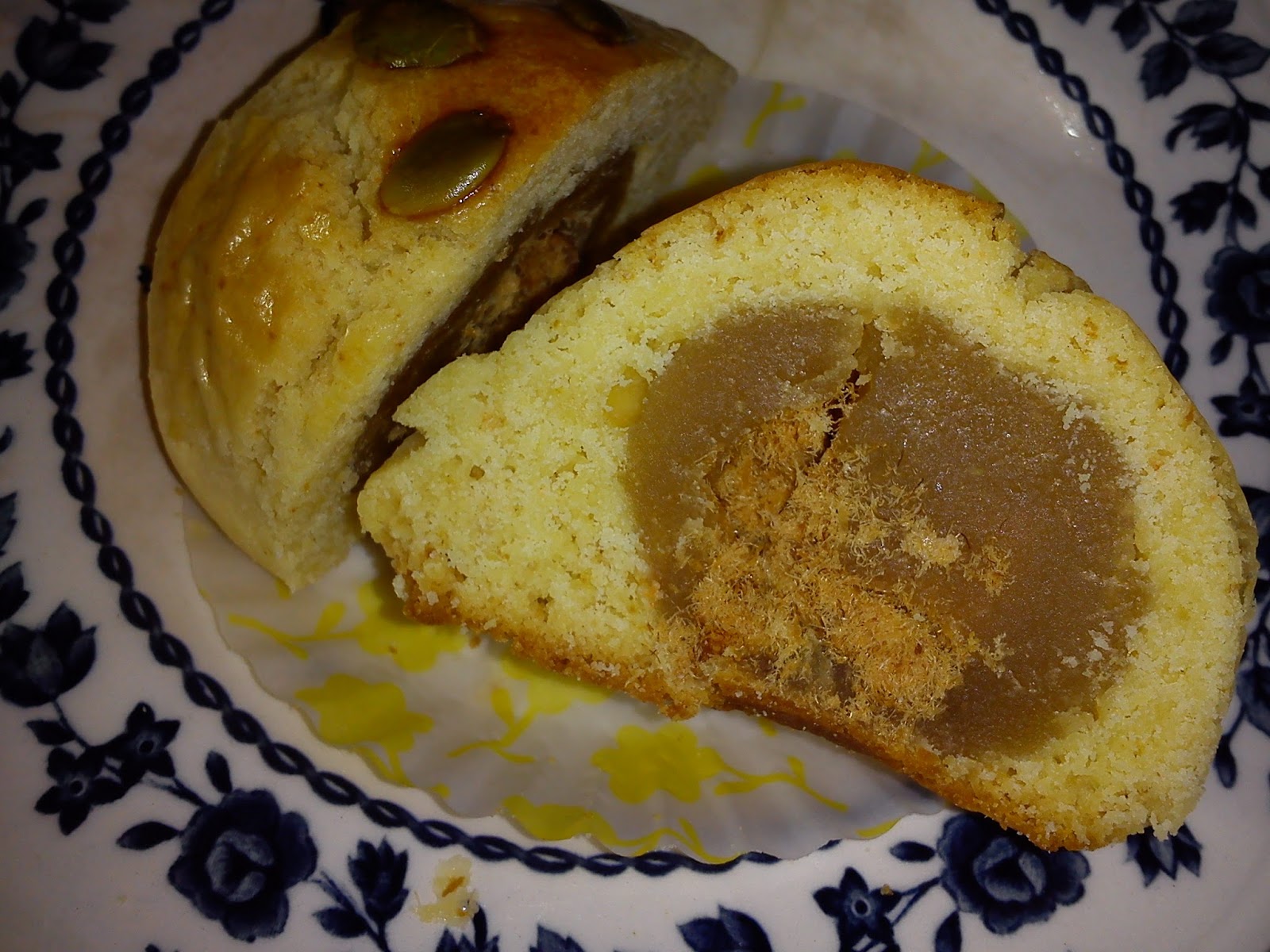 Cooking Pleasure: PASTRY MOONCAKE WITH MUNGBEAN/MEAT FLOSS