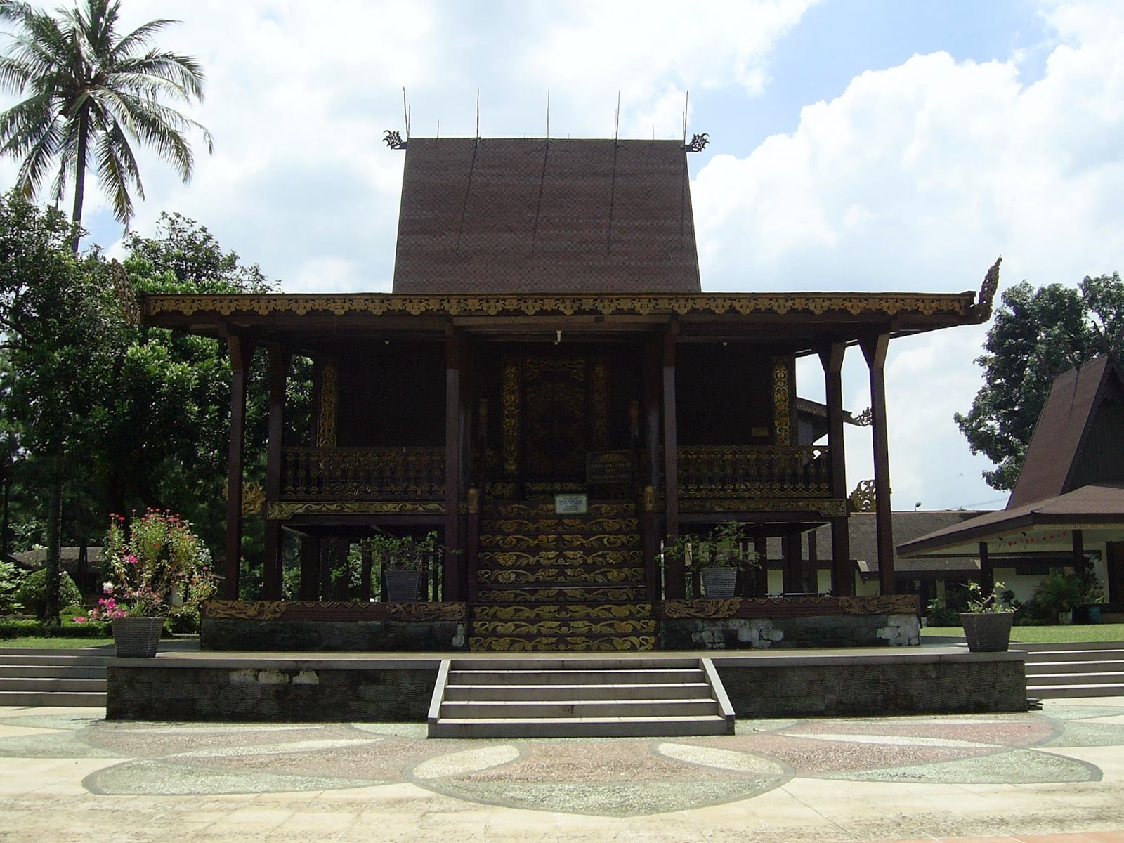 kebudayaan kalimantan: adat istiadat kalimantan