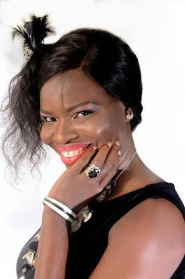 Singer Azeezat releases beautiful new photos