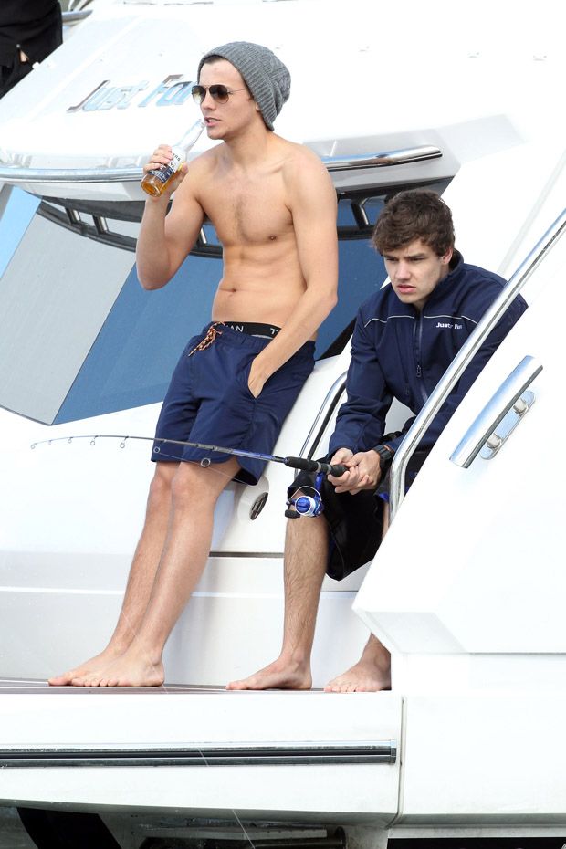 One Direction boys show off their hot bods - swimming in Sydney ...
