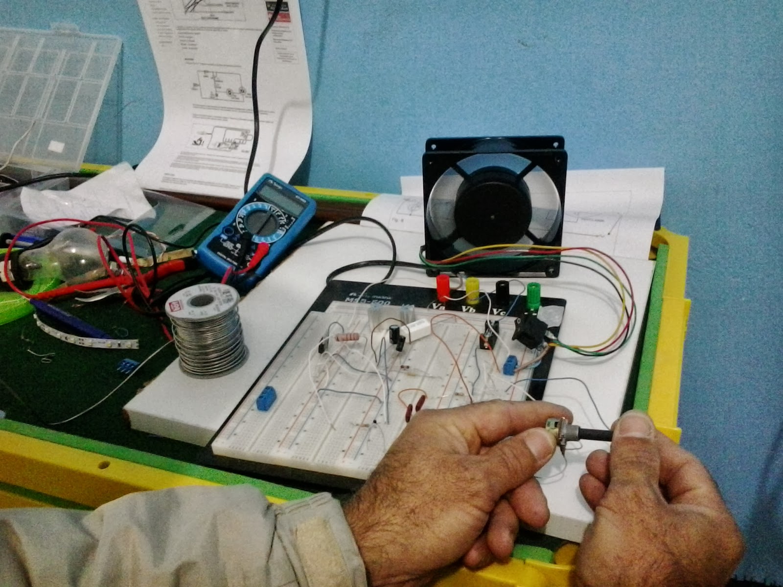 Automatização de Ventilador com Arduino e sensor LM35: Ventilador que ...