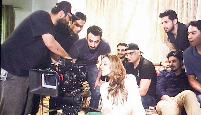 Pak Celebrity Gossip: News Anchor Sana Bucha Signs Movie yalghaar