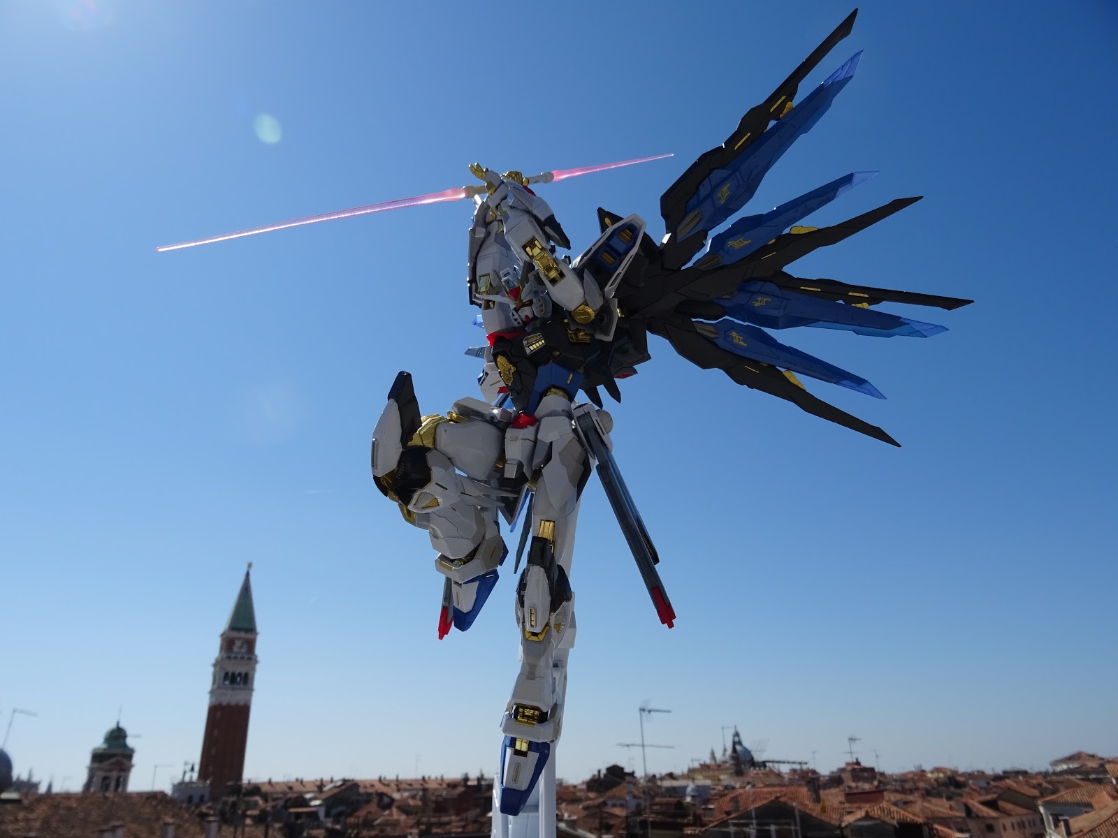 Lightning Ace's gundams: Metal Build Strike Freedom Gundam (posing test)