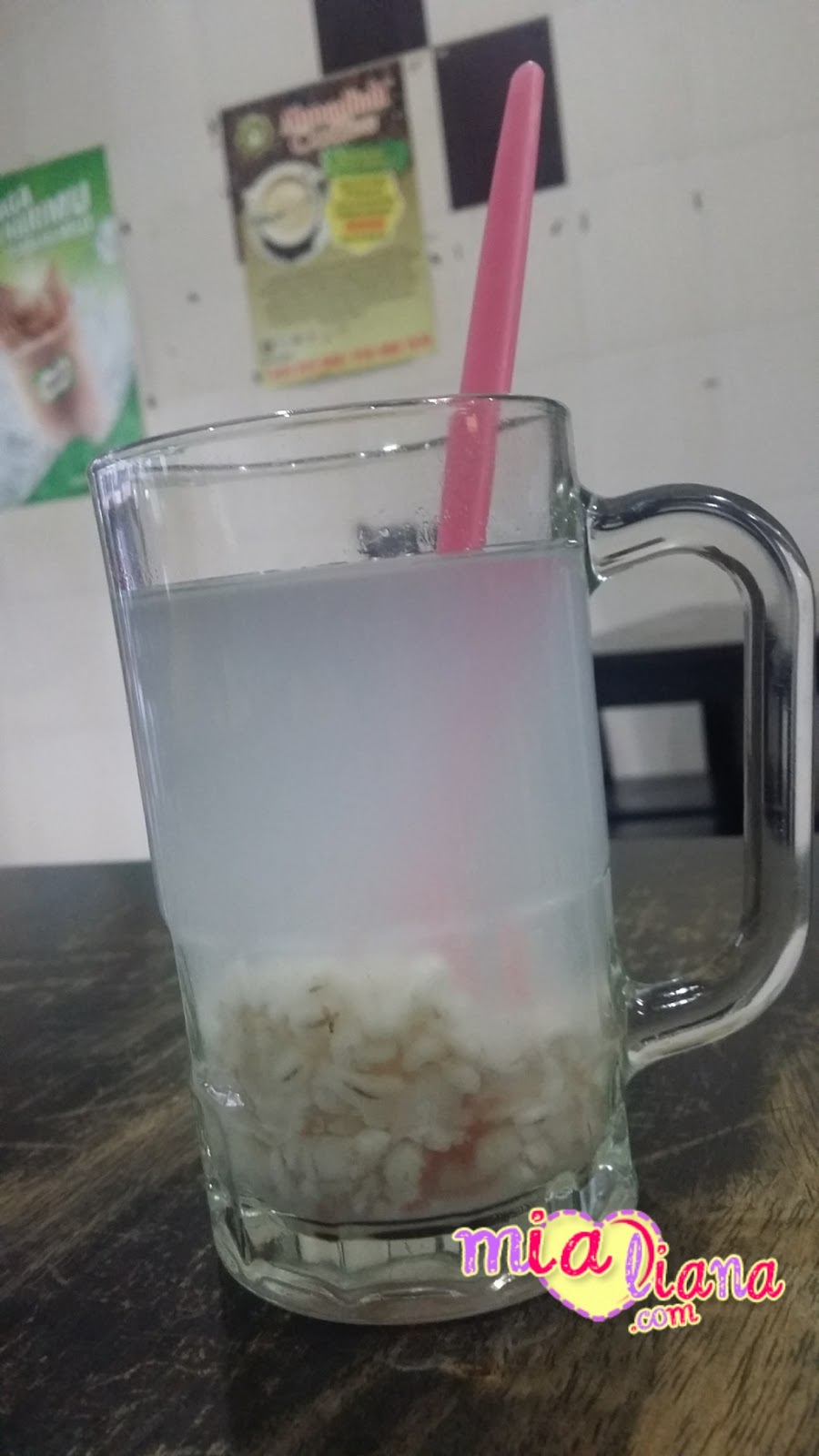 Minum Air Barli