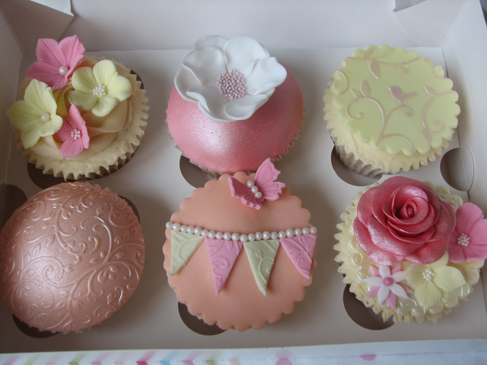 Miss Cakeaholic: Vintage Cupcakes