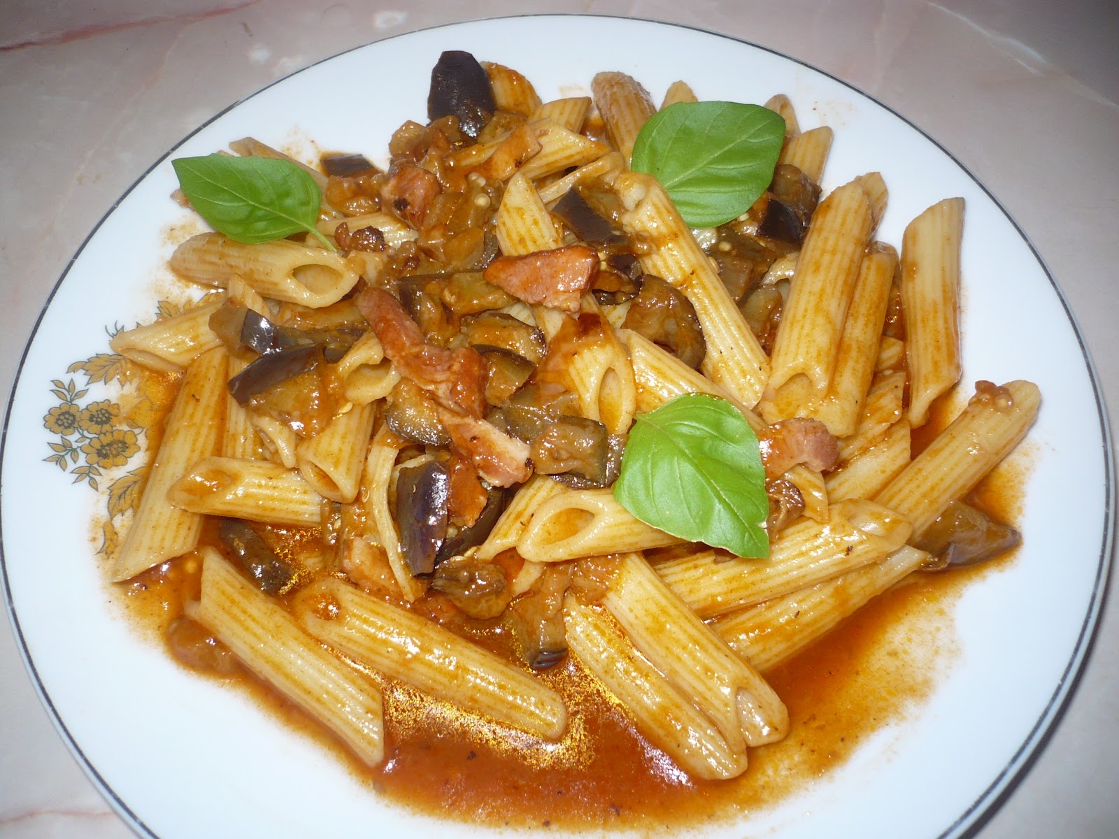 retete culinare - simple si delicioase: Paste cu vinete si bacon