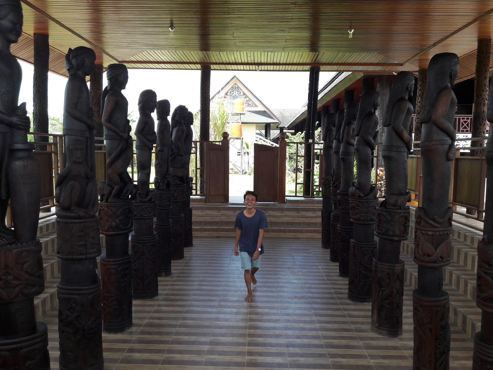 TRIP TO SENDAWAR AND MELAK (WEST KUTAI) - EAST BORNEO - war's